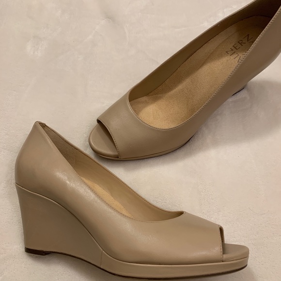 Naturalizer | Shoes | Tan Naturalizer Wedge | Poshmark